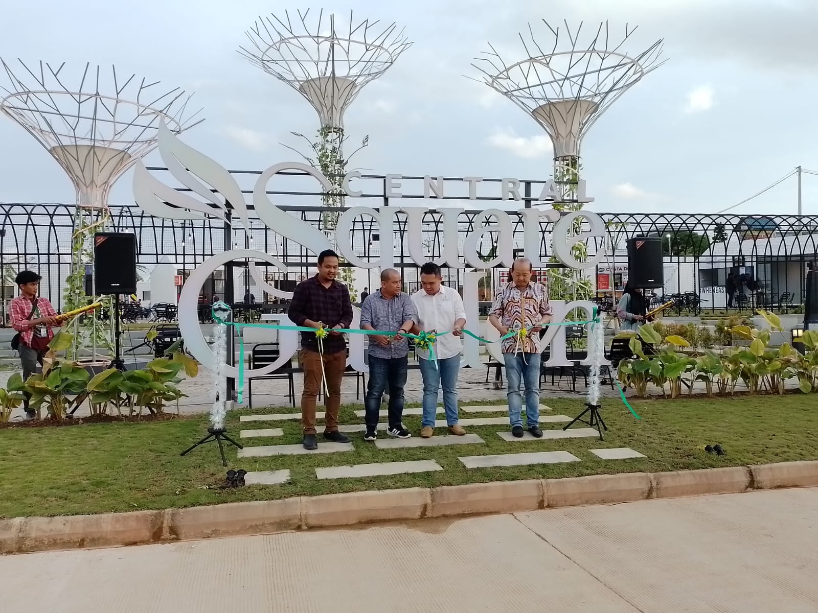 Satu-satunya di Batam, Nikmati Kenyamanan Taman Central Square Garden ...